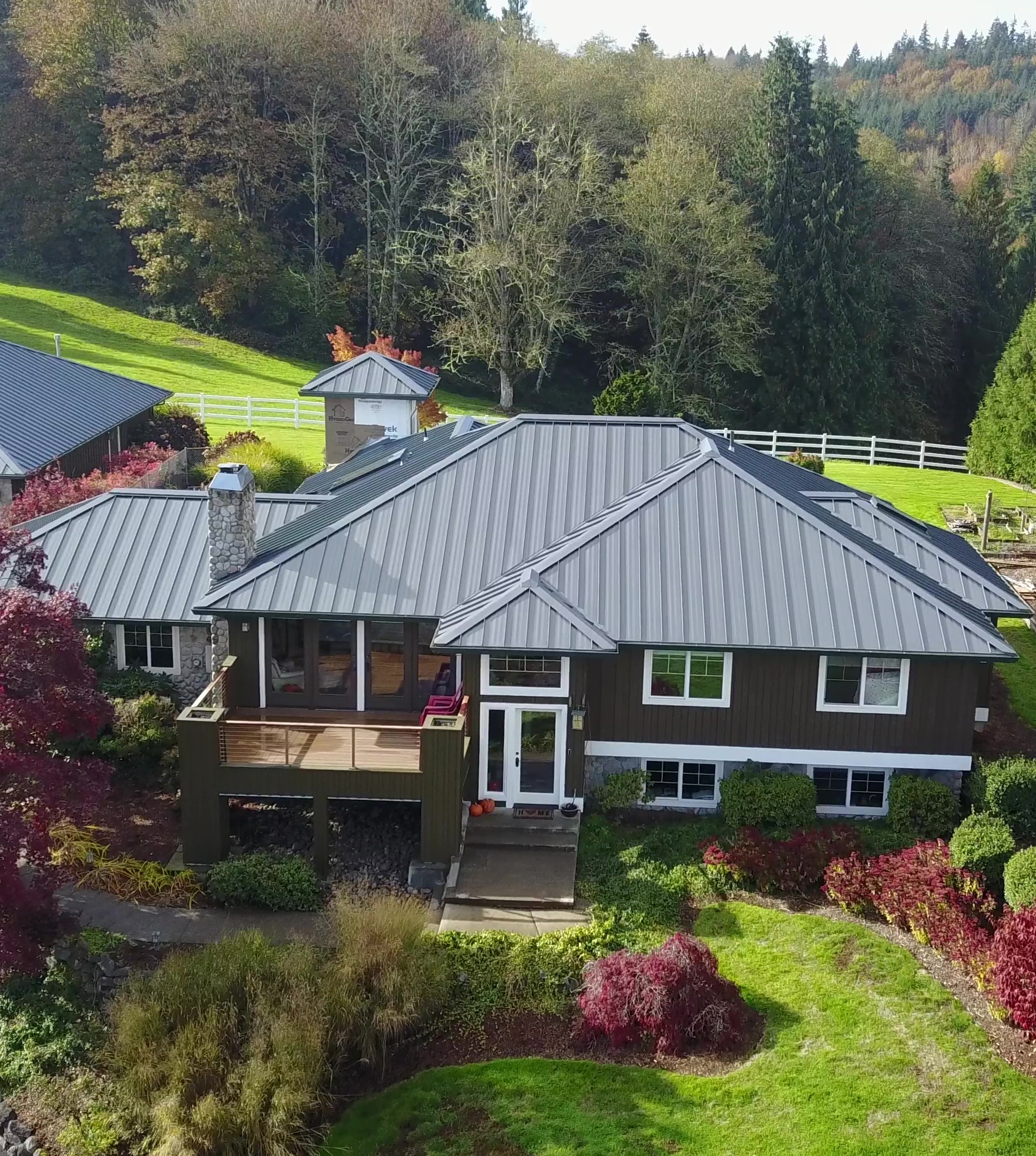 Metal Roofing Colors for Forest Environments